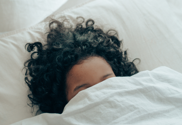 How Do You Sleep With Curly Hair? [2025 Barber Guide] - Barbertainer ...